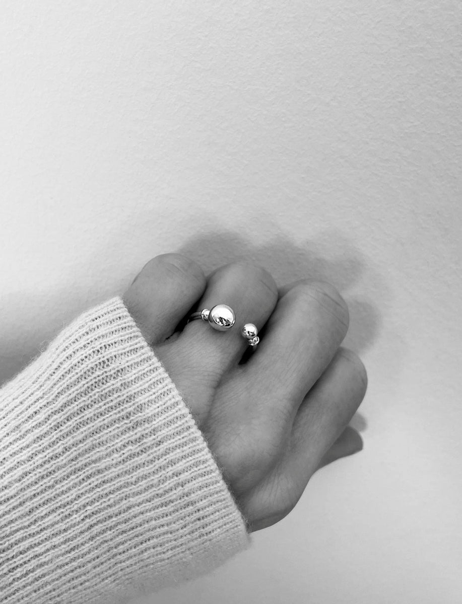 Noomi Planet ring - Silver ring in a timeless design with balls | Free ...